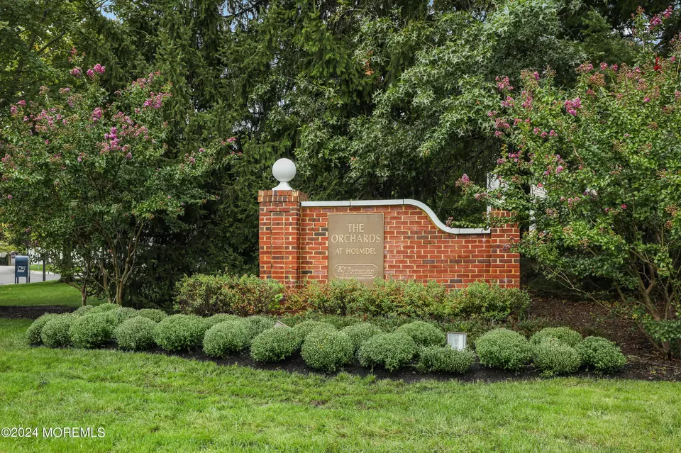 1 Fox Meadow Ln #268, Holmdel, NJ 07733 | 3 Photos - Movoto