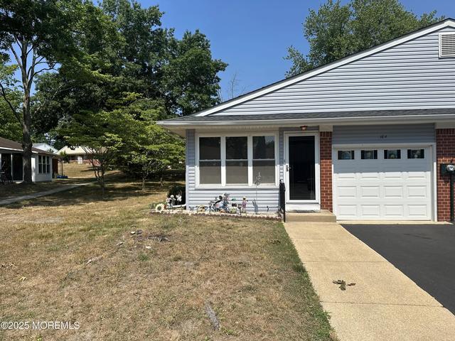 10 Snowberry Ln # A, Whiting, NJ 08759 | MLS# 22500500 | 23 Photos - Movoto