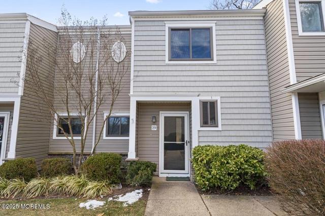 19 Gloria Ct, Tinton Falls, NJ 07724 | MLS# 22501470 | 12 Photos - Movoto