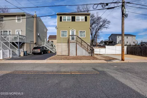 22 E Shore St, Keansburg, NJ 07734 | MLS# 22502562 | 10 Photos - Movoto