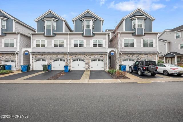 8 Emily Ct, Hazlet, NJ 07730 | MLS# 22510021 | 30 Photos - Movoto