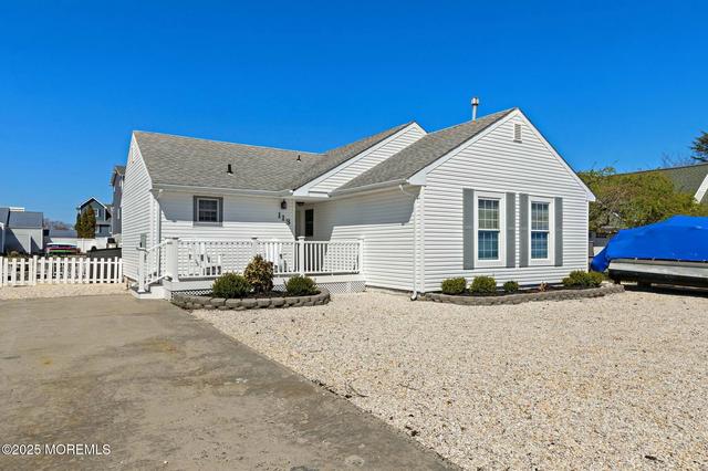 113 Alan Dr, Manahawkin, NJ 08050 | MLS# 22510639 | 41 Photos - Movoto
