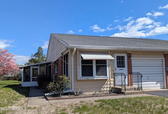 8 A Lafayette Dr, Whiting, NJ 08759 | MLS# 22512073 | 19 Photos - Movoto