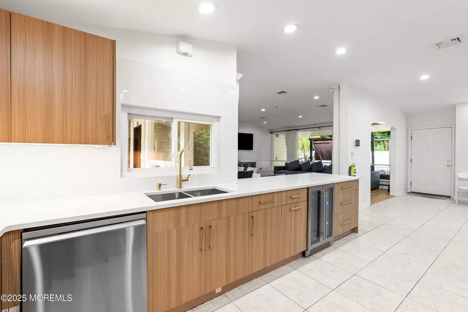 606 Deal Rd, Oakhurst, NJ 07755 | MLS# 22515852 | 30 Photos - Movoto