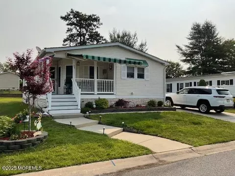 53 Pine Ridge Blvd, Whiting, NJ 08759 | MLS# 22508991 | 23 Photos - Movoto