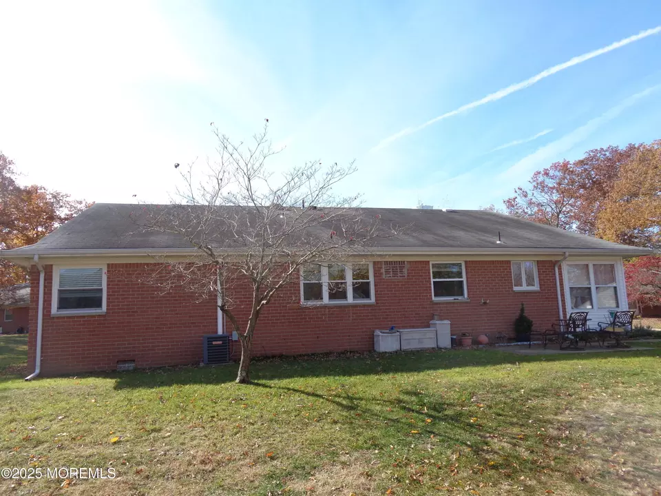 136 A Azalea Dr, Whiting, NJ 08759 | MLS# 22533854 | 21 Photos - Movoto