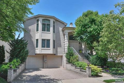 1025 Abbott Blvd, Fort Lee, NJ 07024 - Movoto