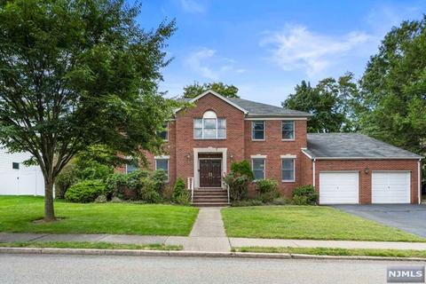 64 Robinhood Ave, Closter, NJ 07624 | 31 Photos | MLS #22035901 - Movoto