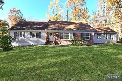 771 Birchwood Dr, Wyckoff, NJ 07481 | 22 Photos | MLS #22039796 - Movoto