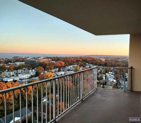 2185 Lemoine Ave #4K, Fort Lee, NJ 07024 | 30 Photos | MLS #22033363 ...