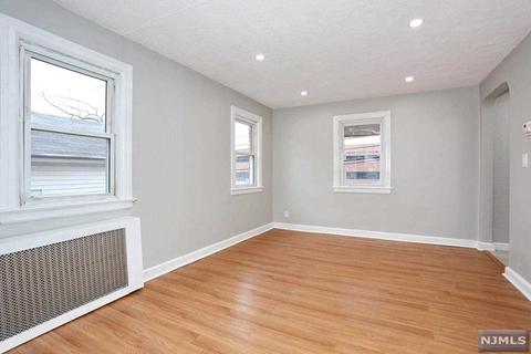 30 E Spring Valley Ave, Maywood, NJ 07607 | 43 Photos | MLS #23000426 ...