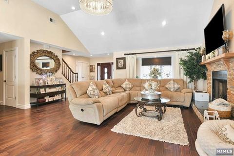 276 Miller Rd, Mahwah, NJ 07430 | 23 Photos | MLS #23009929 - Movoto