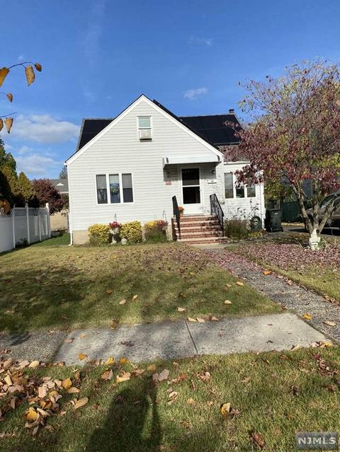 60 Clark Ave, Rutherford, NJ 07070 | 18 Photos | MLS #23010282 - Movoto
