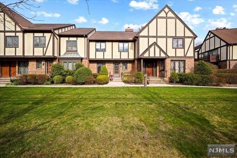 7 Chelsea Ct, Ramsey, NJ 07446 | 33 Photos | MLS #23010517 - Movoto