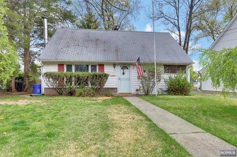 74 Pine St, Midland Park, NJ 07432 | 14 Photos | MLS #23010823 - Movoto