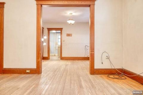 299 Madison Ave, Clifton, NJ 07011 | 32 Photos | MLS #23012429 - Movoto