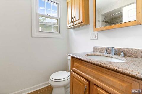 29 River Rd, Oakland, NJ 07436 | 22 Photos - Movoto