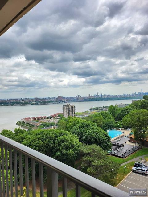 5 Horizon Rd #705, Fort Lee, NJ 07024 | 13 Photos | MLS #23017895 - Movoto