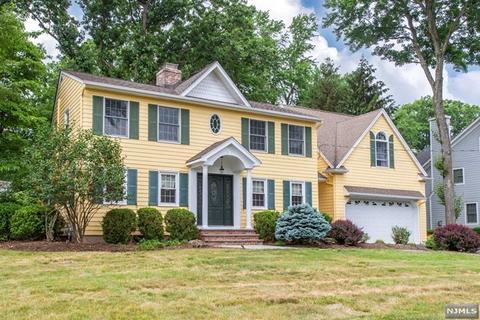 325 W Stevens Ave, Wyckoff, NJ 07481 | 33 Photos | MLS #23018349 - Movoto