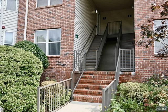 7 Ruby Ln, East Hanover, NJ 07936 | 32 Photos - Movoto