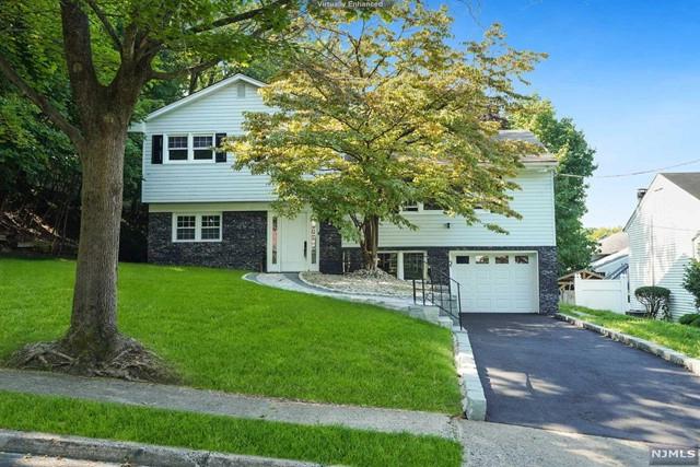44 Longview Ct, Paramus, NJ 07652 | 25 Photos - Movoto