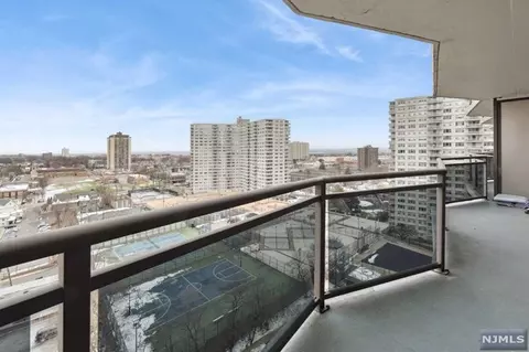 2077 Center Ave # 16B, Fort Lee, NJ 07024 | 23 Photos - Movoto