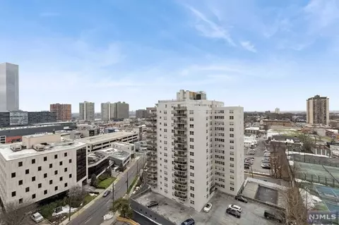 2077 Center Ave # 16B, Fort Lee, NJ 07024 | 23 Photos - Movoto