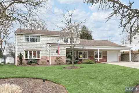 4 Roberts Rd, Montvale, NJ 07645 | 46 Photos - Movoto