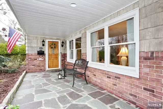 4 Roberts Rd, Montvale, NJ 07645 | 46 Photos - Movoto