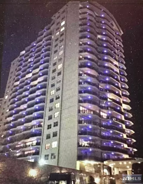 2077 Center Ave #7E, Fort Lee, NJ 07024 | 20 Photos - Movoto