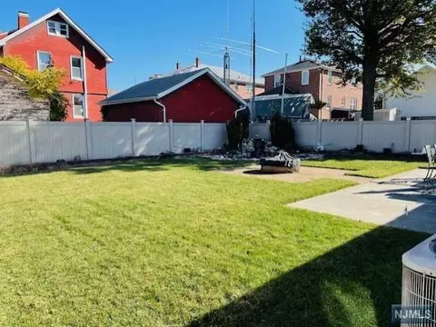 15 Harding Ter, Kearny, NJ 07032 | 9 Photos - Movoto