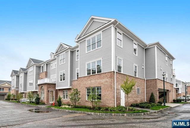 3305 Rio Vista Ln, Northvale, NJ 07647 | MLS# 25004275 | 1 photo - Movoto