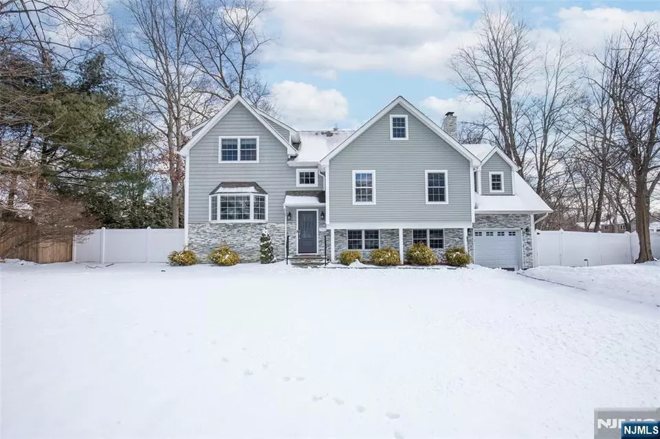 16 Cardinal Dr, Oakland, NJ 07436 | MLS# 25004447 | 1 photo - Movoto