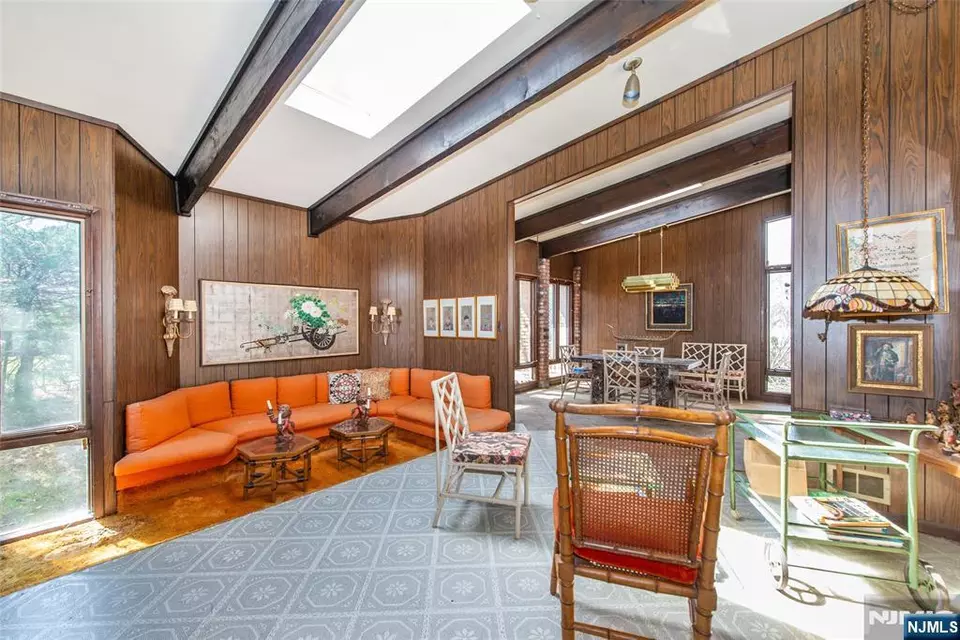 362 Shea Dr, New Milford, NJ 07646 | MLS# 25008448 | 23 Photos - Movoto