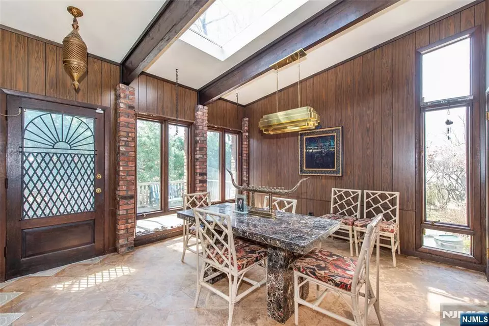 362 Shea Dr, New Milford, NJ 07646 | MLS# 25008448 | 23 Photos - Movoto