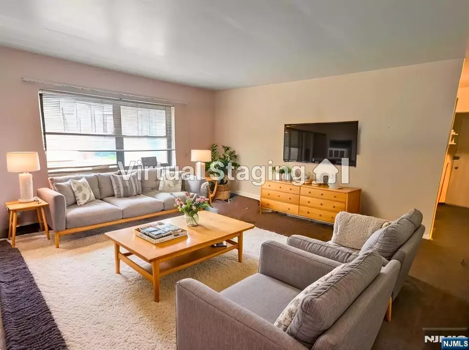 401 Park Pl #2G, Fort Lee, NJ 07024 | MLS# 25014938 | 10 Photos - Movoto