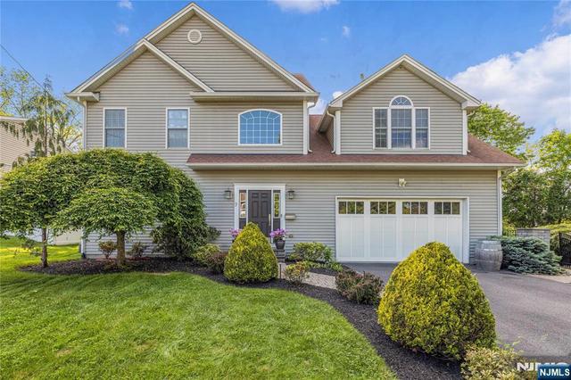 9 Summit Ave, Butler, NJ 07405 | MLS# 25016770 | 41 Photos - Movoto