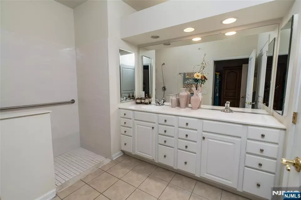 10416 Warrens Way, Wanaque, NJ 07465 | MLS# 25020463 | 29 Photos - Movoto