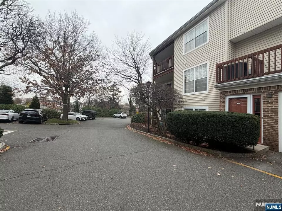 247 Village Circle Dr #3103, Fort Lee, NJ 07024 | MLS# 25042099 | 3 ...