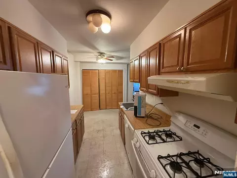 462 River Rd #C, Nutley, NJ 07110 | MLS# 26007393 | 10 Photos - Movoto
