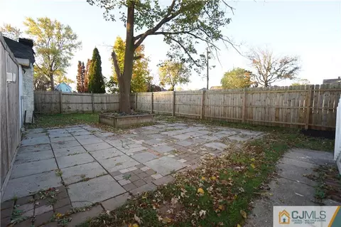 5 Wedgewood Ave, Woodbridge, NJ 07095 | 21 Photos - Movoto