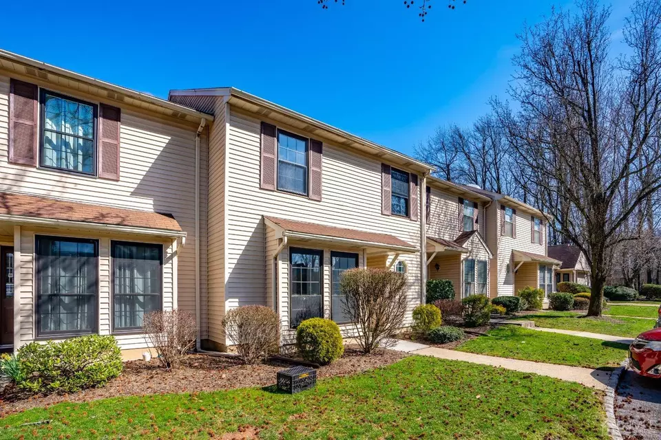 303 Timber Oaks Rd, Edison, NJ 08820 | 28 Photos - Movoto