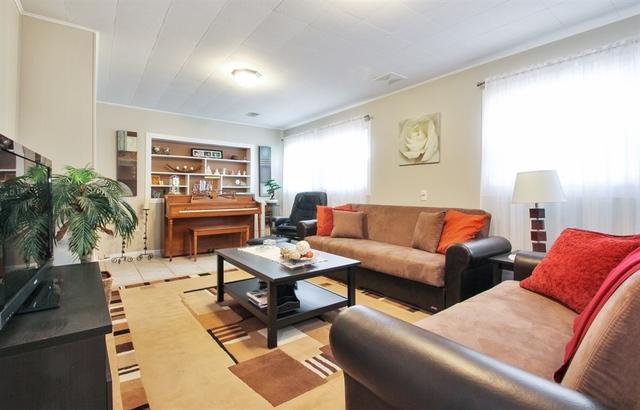 2717 Norma Ct, Glenview, IL 60025 | 16 Photos - Movoto