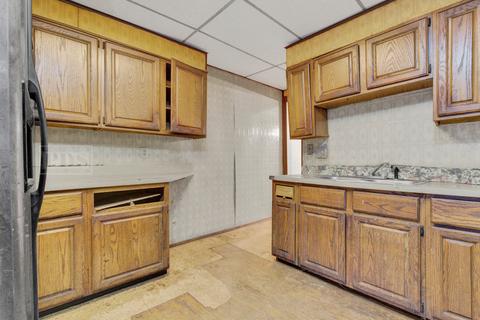 8253 S Throop St, Chicago, IL 60620 - Movoto
