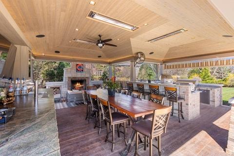 8690 Crest Ct, Burr Ridge, IL 60527 - Movoto