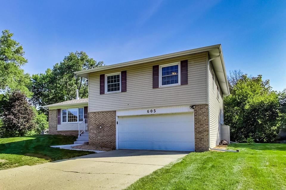 605 Concord Ct, Algonquin, IL 60102 | 47 Photos - Movoto