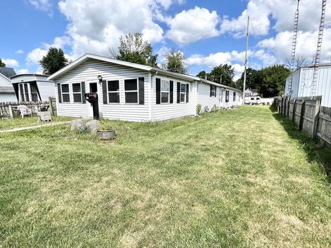 110 W Main St, Piper City, IL 60959 | 16 Photos | MLS #11612226 - Movoto