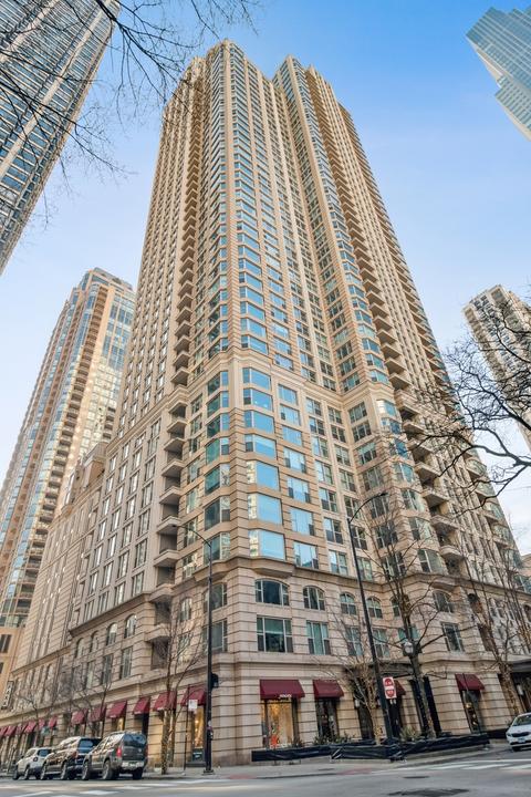 Condo/Townhouse Homes for Sale in Chicago IL