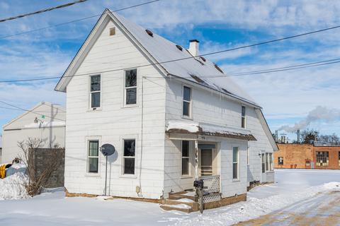 229 E Railroad Ave, Genoa, IL 60135 | 42 Photos | MLS #11713355 - Movoto