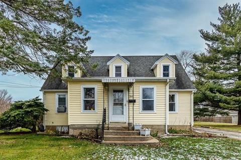704 S 7th St, Oregon, IL 61061 | 19 Photos | MLS #11716981 - Movoto